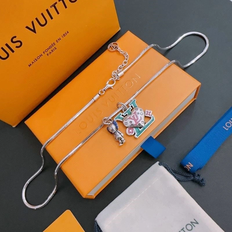 Bargain Louis Vuitton Necklaces