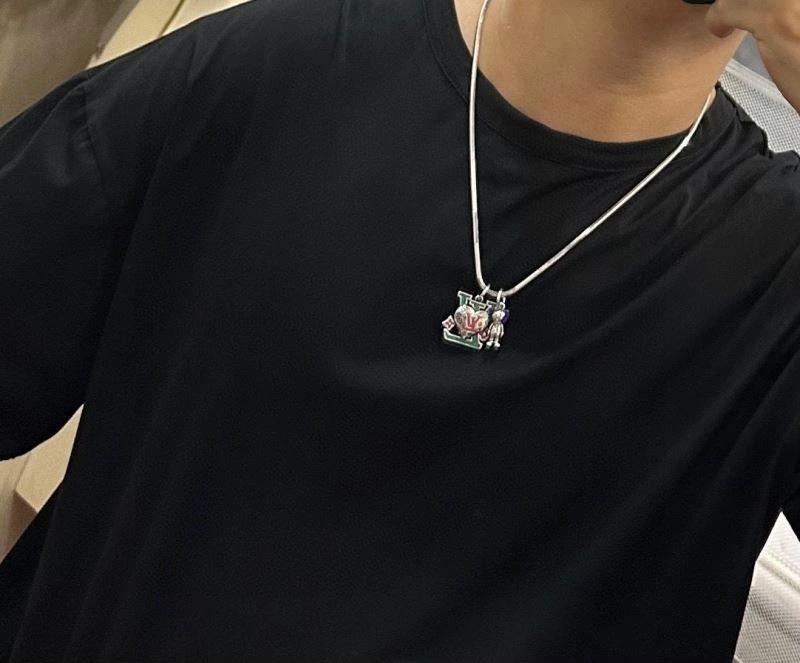Bargain Louis Vuitton Necklaces