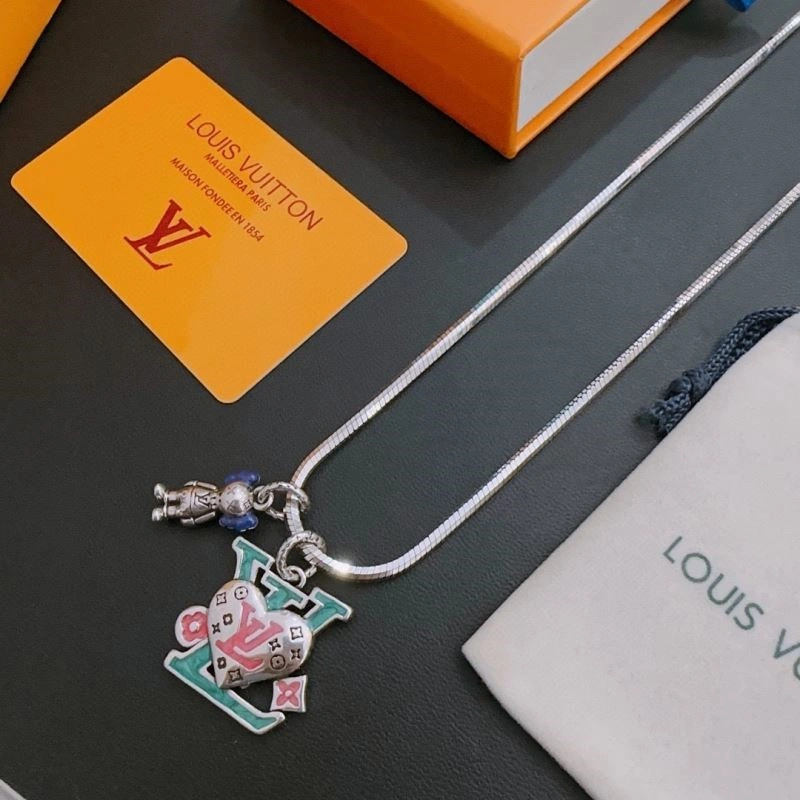 Bargain Louis Vuitton Necklaces