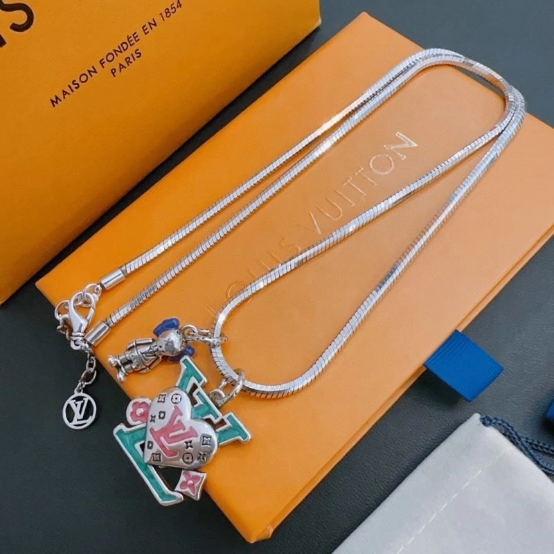 Bargain Louis Vuitton Necklaces