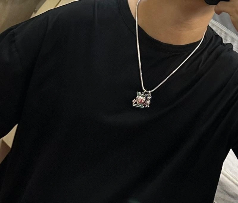 Bargain Louis Vuitton Necklaces