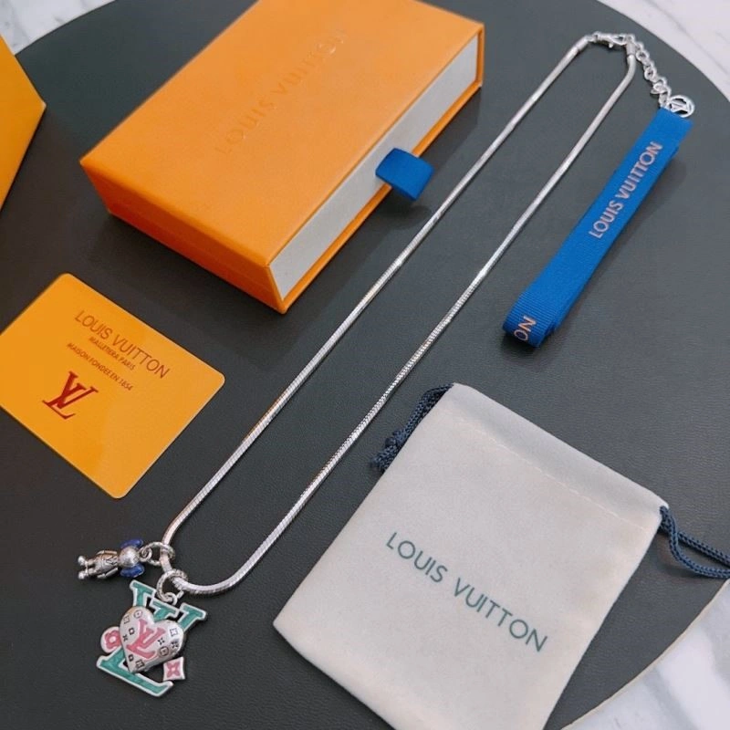Bargain Louis Vuitton Necklaces
