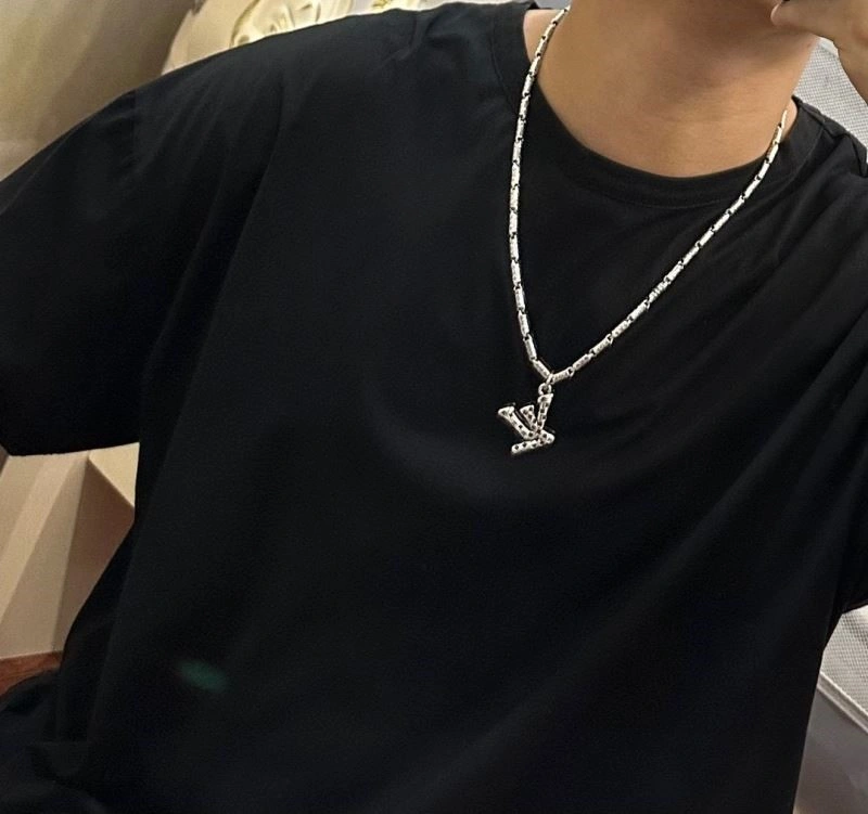 1:1 copy Louis Vuitton Necklaces