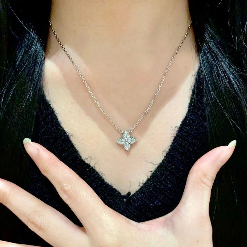 Official Louis Vuitton Necklaces
