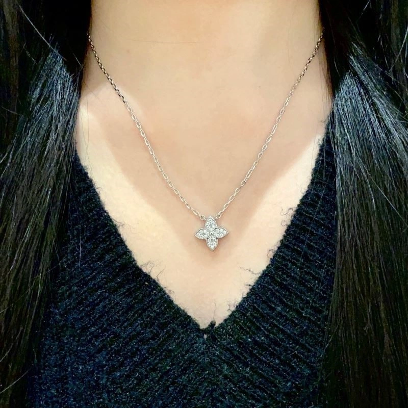 Official Louis Vuitton Necklaces