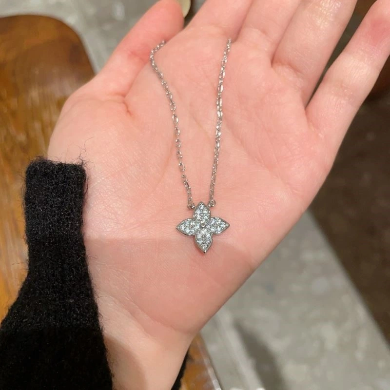 Official Louis Vuitton Necklaces