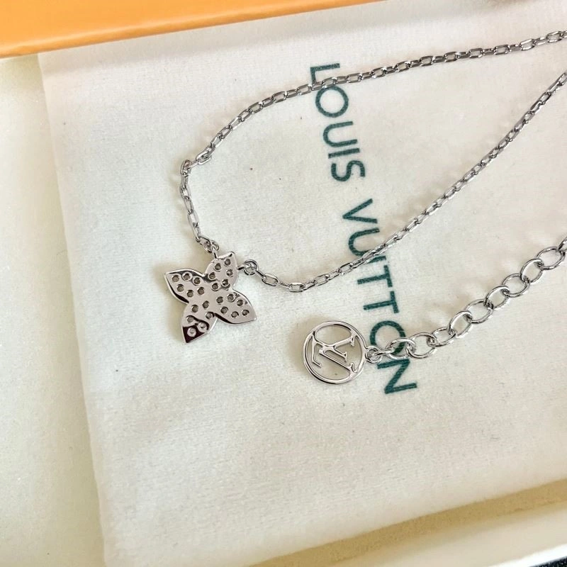 Official Louis Vuitton Necklaces