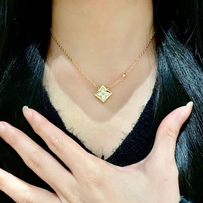 Legit Louis Vuitton Necklaces