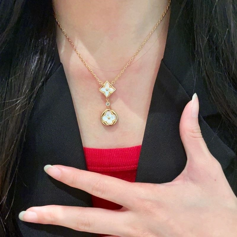 Discounted Louis Vuitton Necklaces
