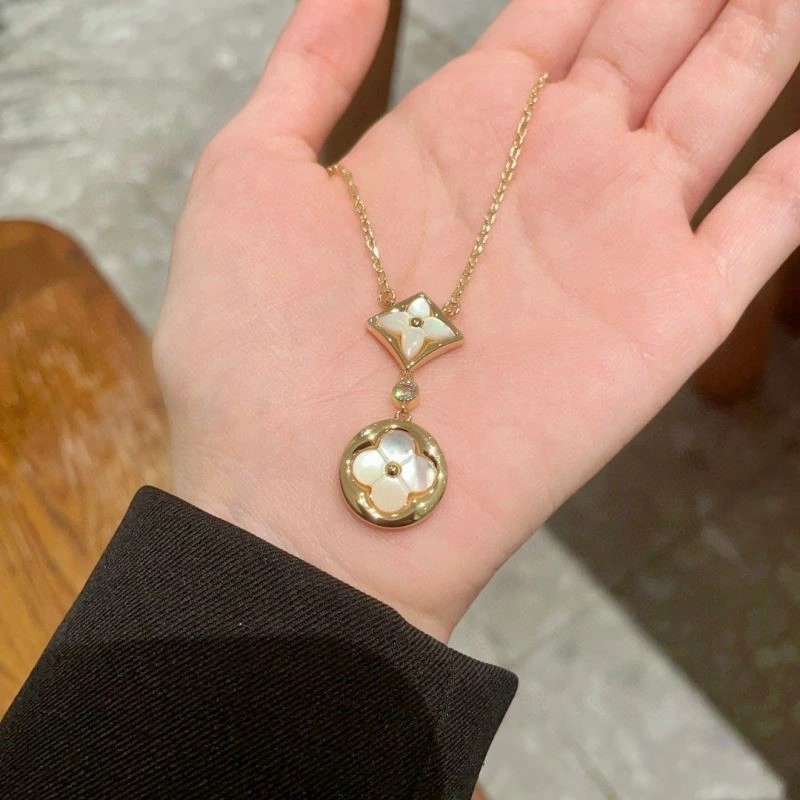Discounted Louis Vuitton Necklaces