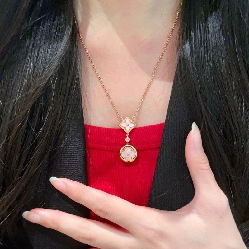 Official Louis Vuitton Necklaces