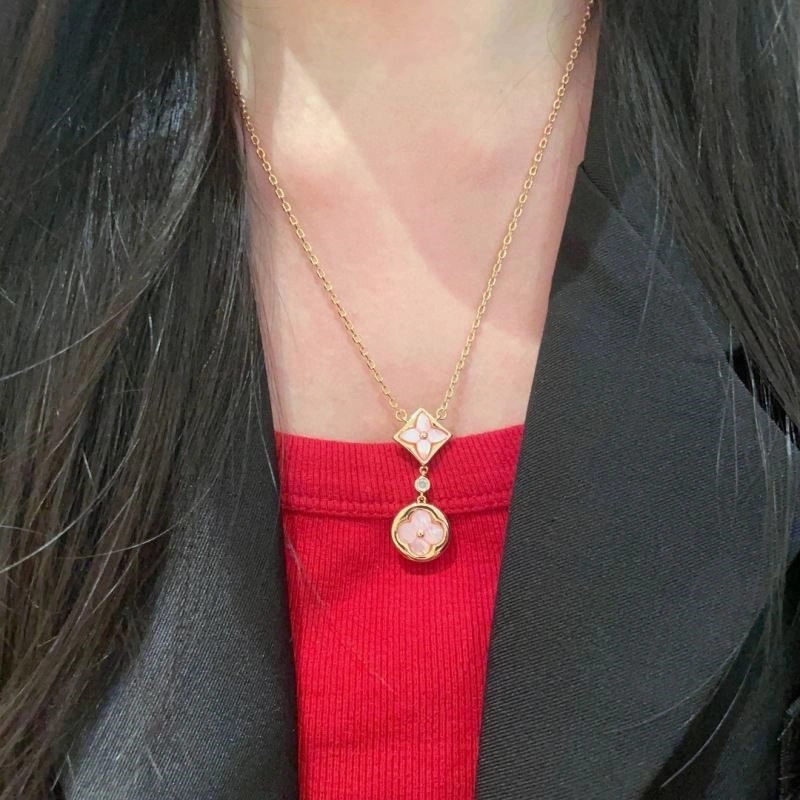 Official Louis Vuitton Necklaces