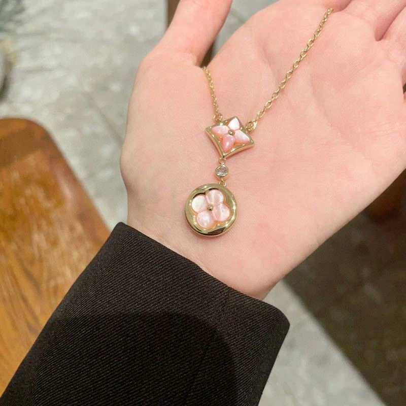 Official Louis Vuitton Necklaces