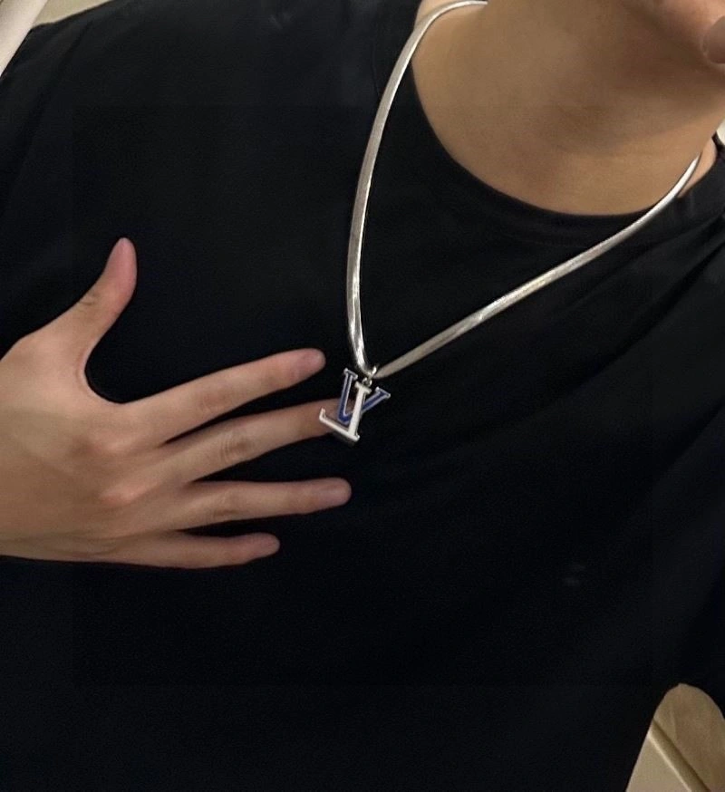 Mirror quality Louis Vuitton Necklaces