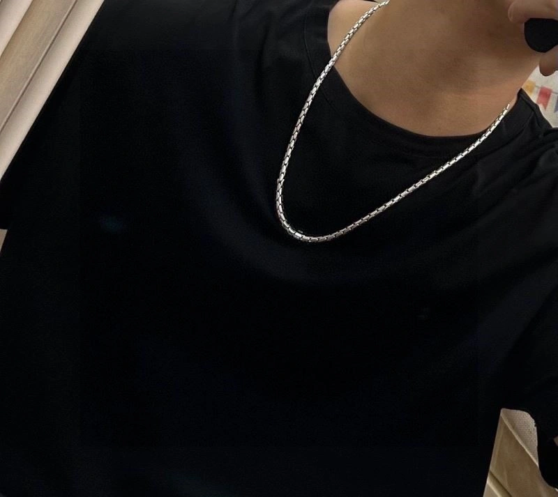 Bargain Louis Vuitton Necklaces