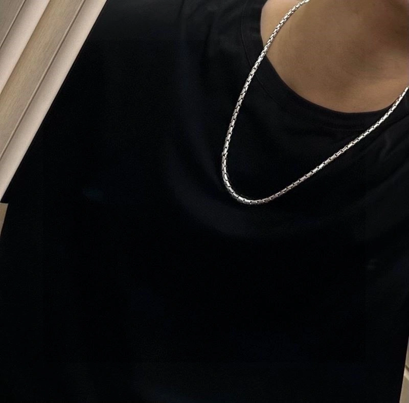 Bargain Louis Vuitton Necklaces