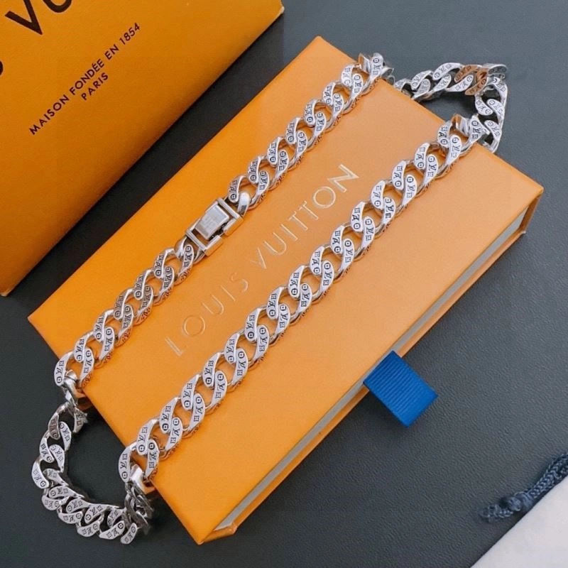 Affordable Louis Vuitton Necklaces