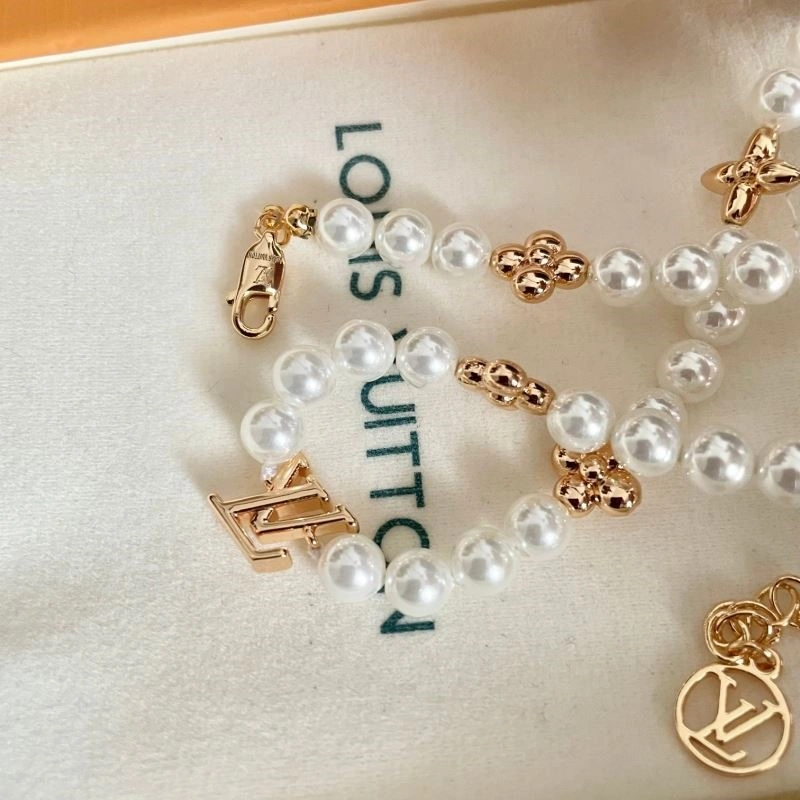1:1 copy Louis Vuitton Necklaces