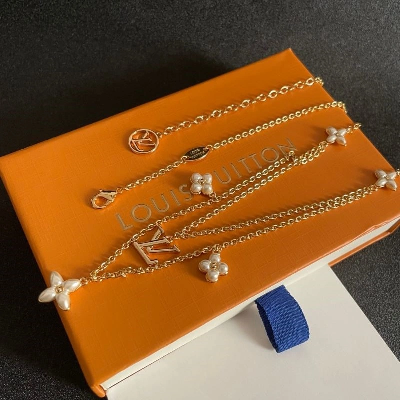 Inexpensive Louis Vuitton Necklaces