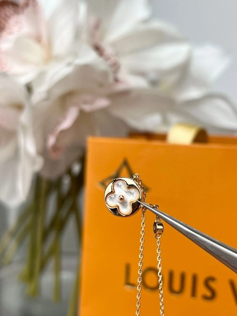 Bargain Louis Vuitton Necklaces