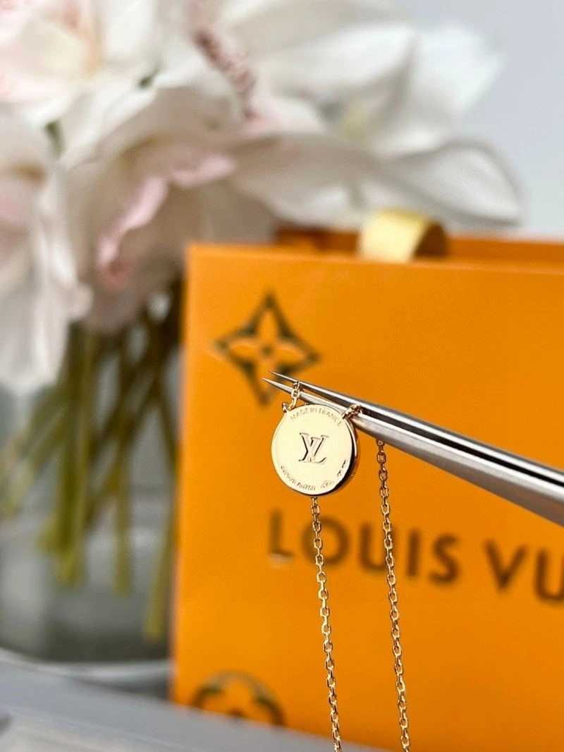 Bargain Louis Vuitton Necklaces