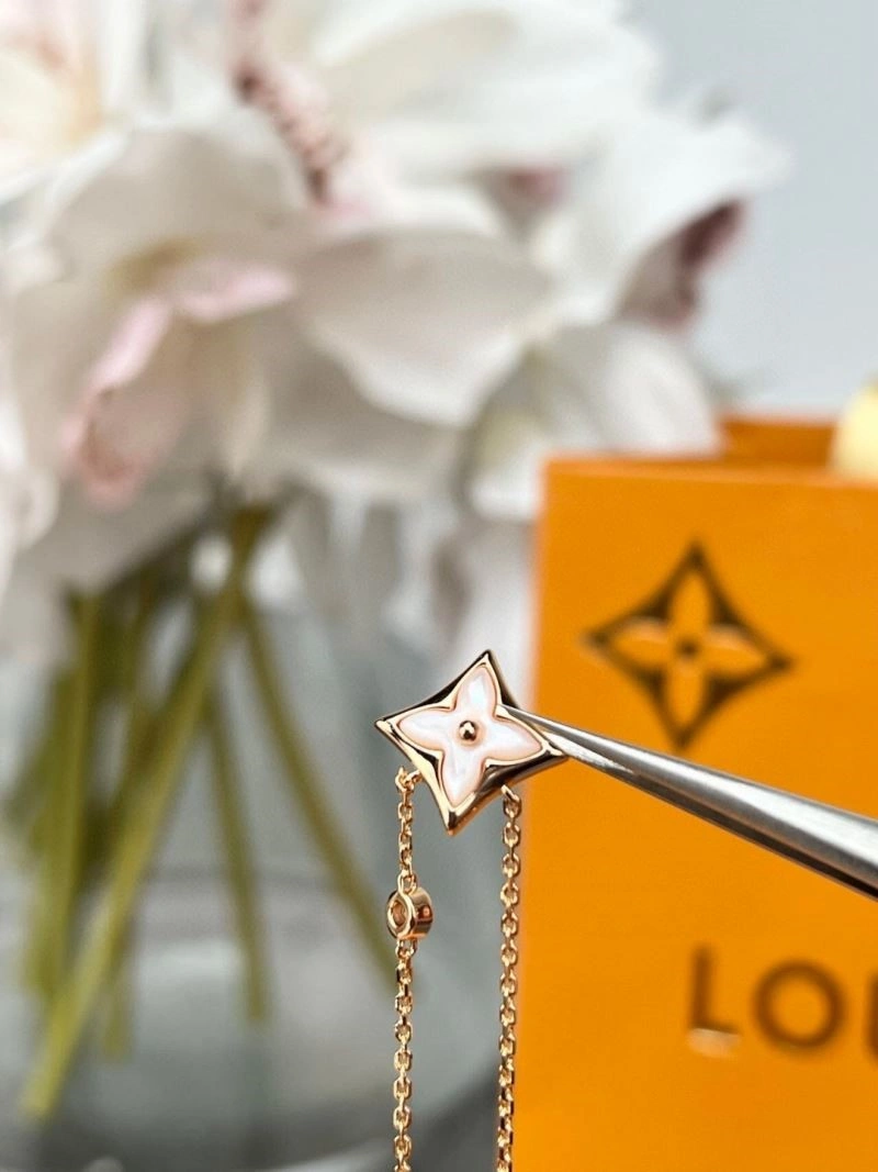 Bargain Louis Vuitton Necklaces