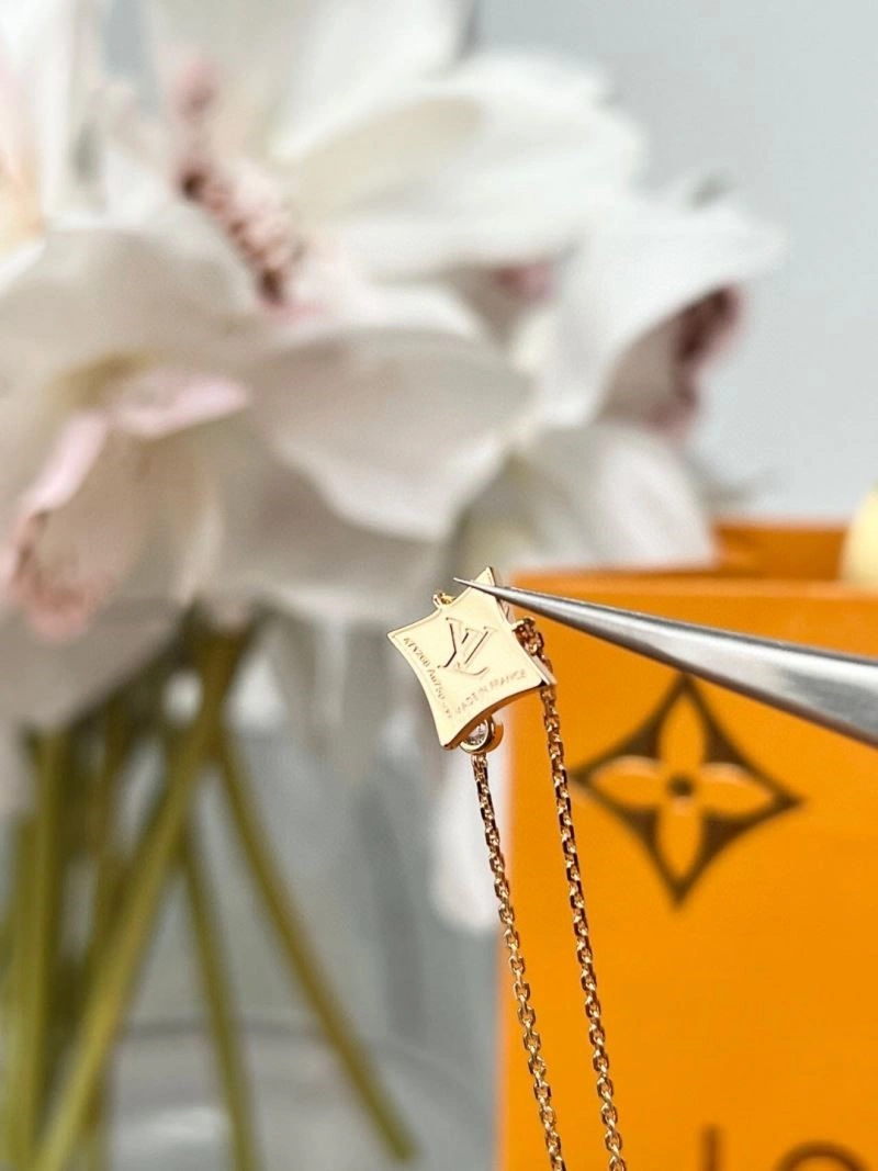 Bargain Louis Vuitton Necklaces