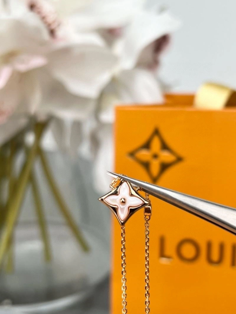 Bargain Louis Vuitton Necklaces