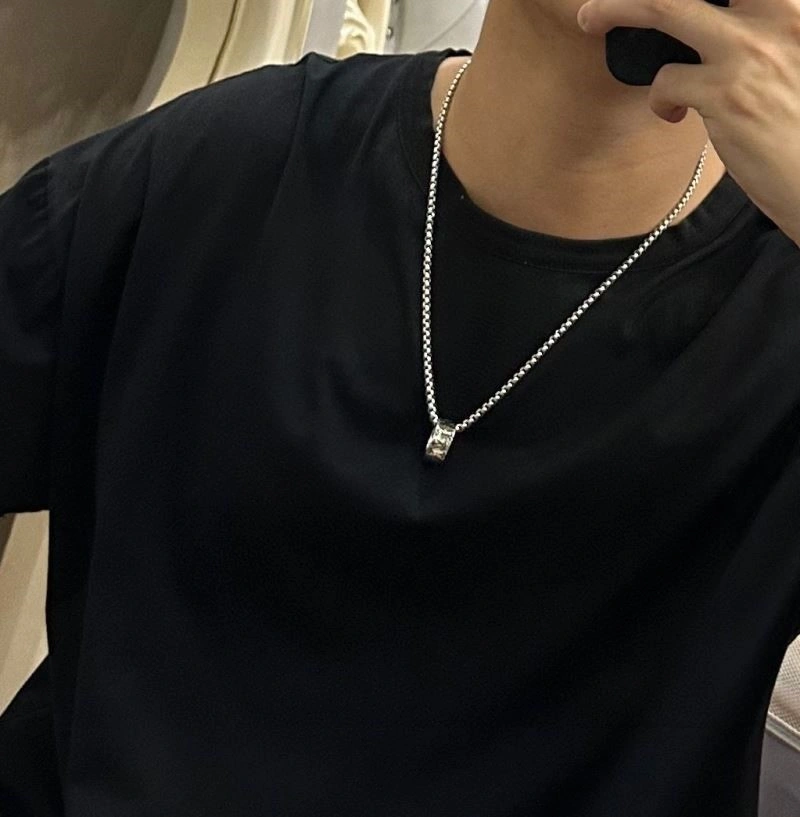 Brand-authenticated Louis Vuitton Necklaces
