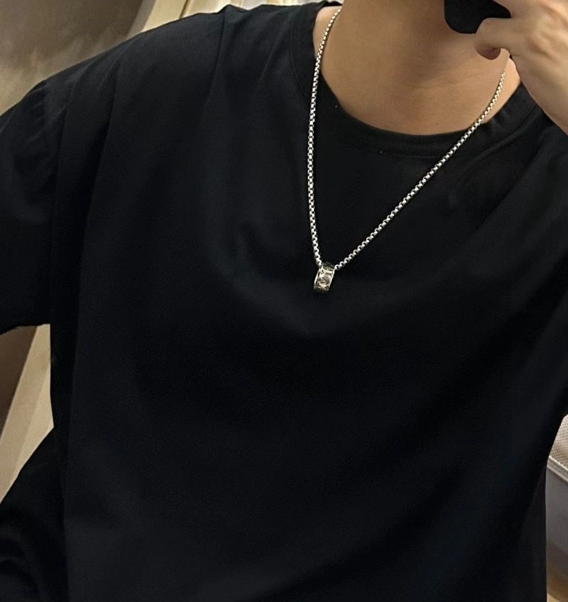 Brand-authenticated Louis Vuitton Necklaces