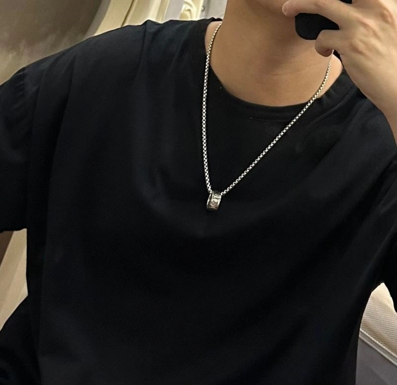 Brand-authenticated Louis Vuitton Necklaces