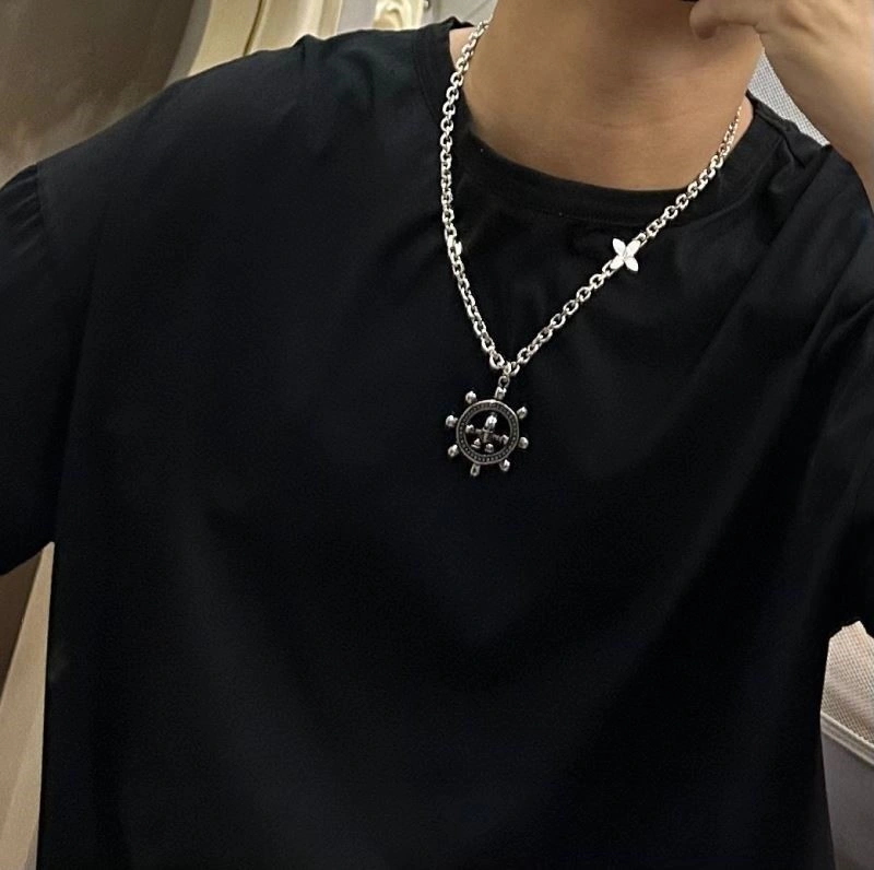 Bargain Louis Vuitton Necklaces