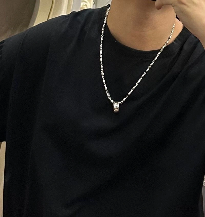 Accurate model Louis Vuitton Necklaces