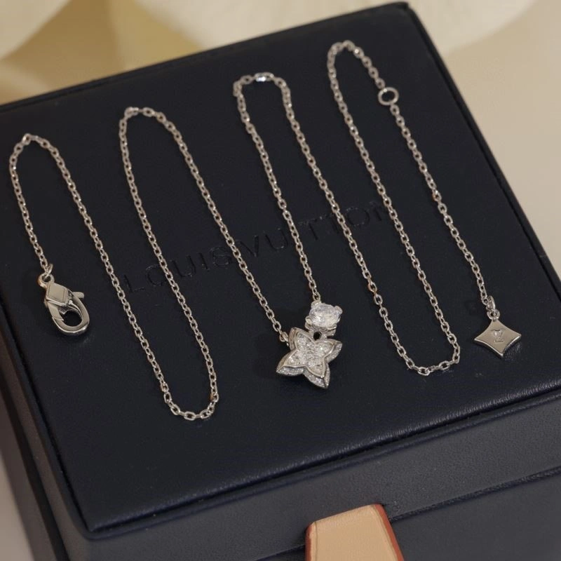 Top mirror Louis Vuitton Necklaces