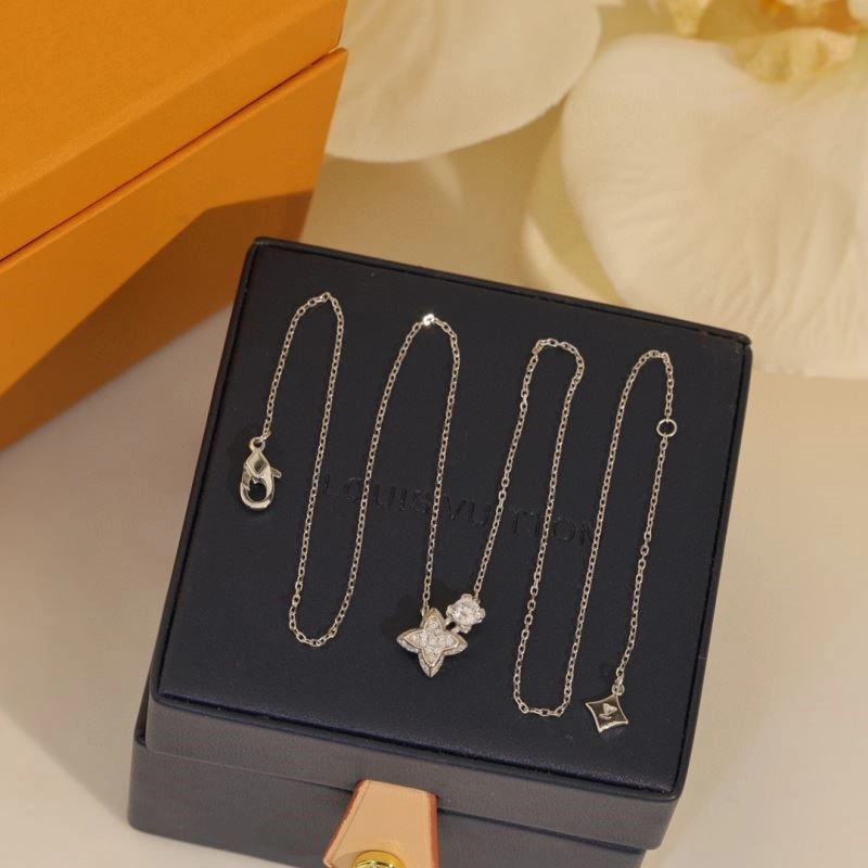 Top mirror Louis Vuitton Necklaces