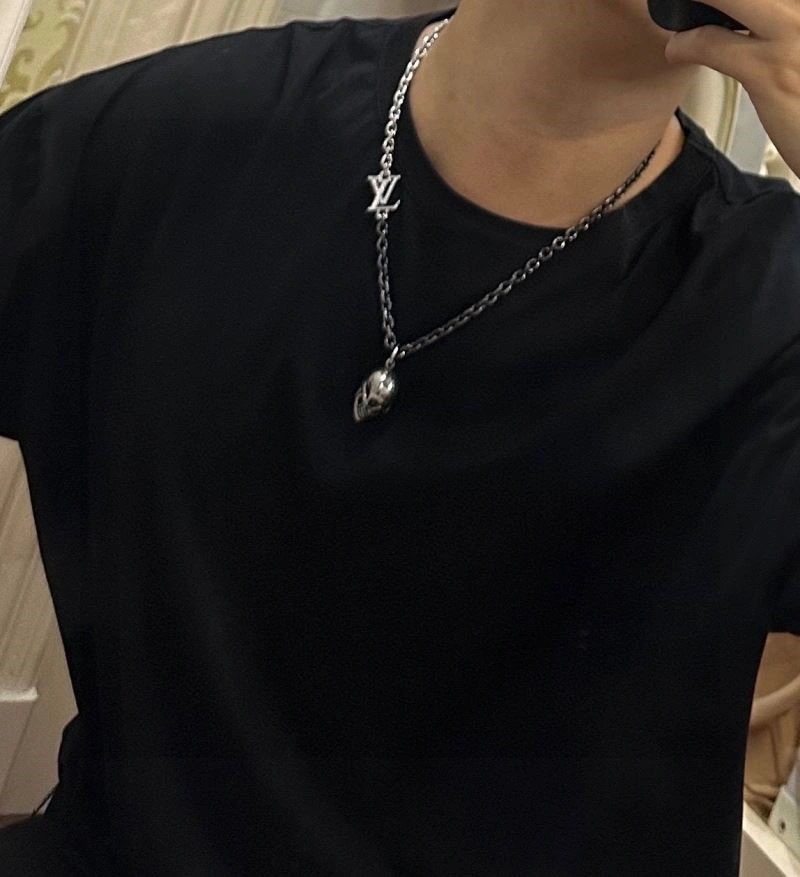 Brand-authenticated Louis Vuitton Necklaces