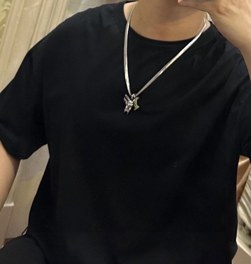 Official Louis Vuitton Necklaces