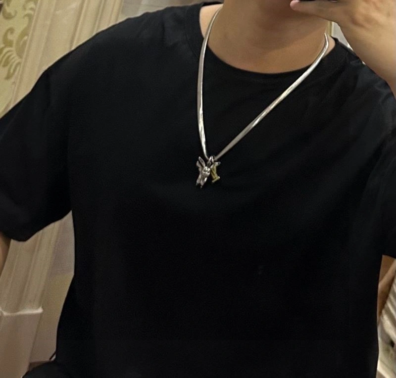 Official Louis Vuitton Necklaces
