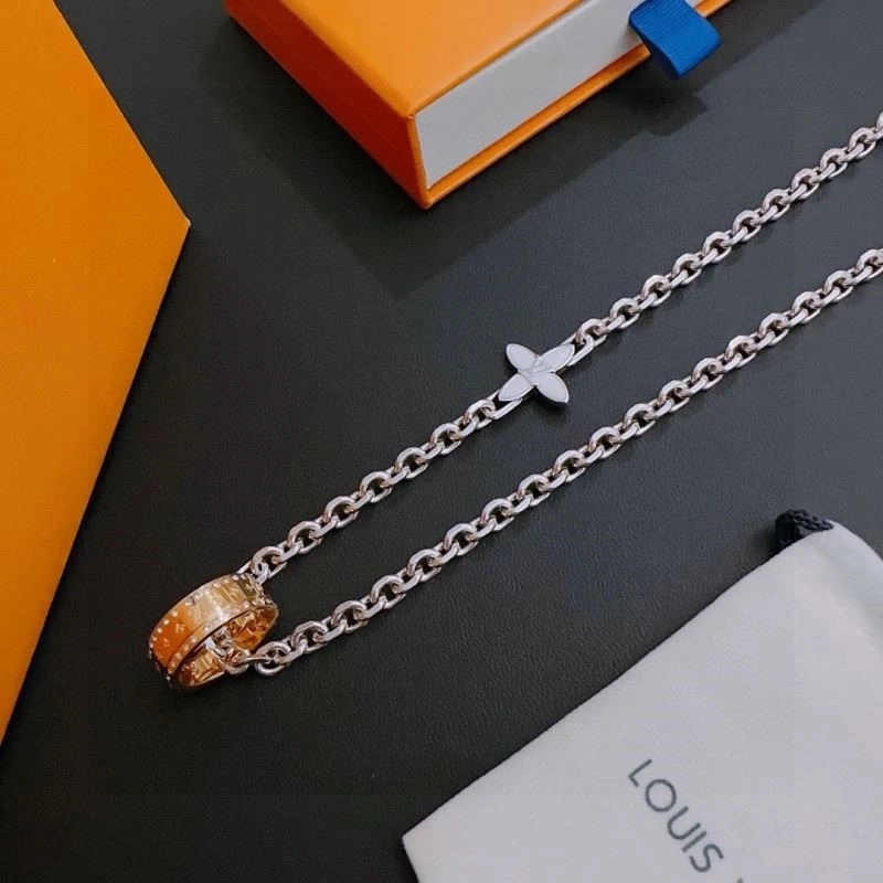Official Louis Vuitton Necklaces