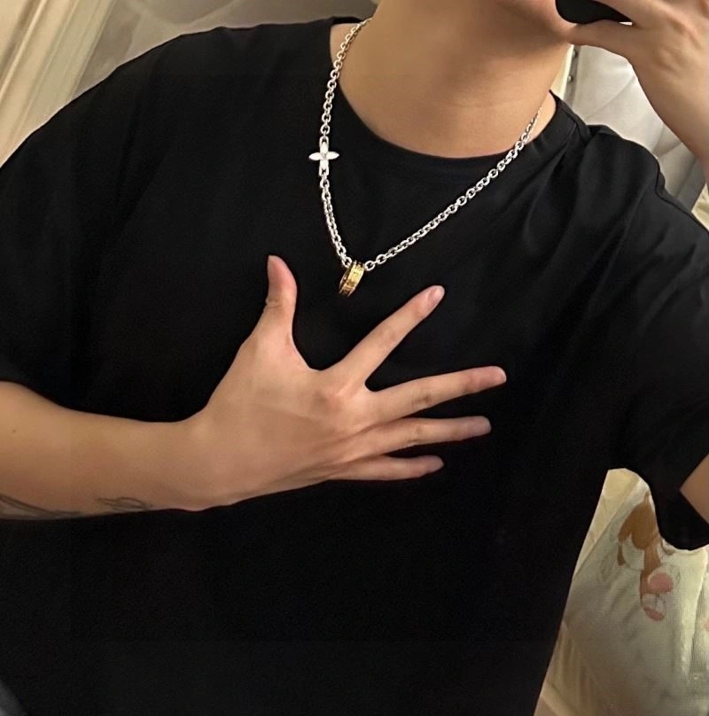 Official Louis Vuitton Necklaces