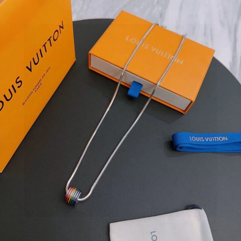 Bargain Louis Vuitton Necklaces