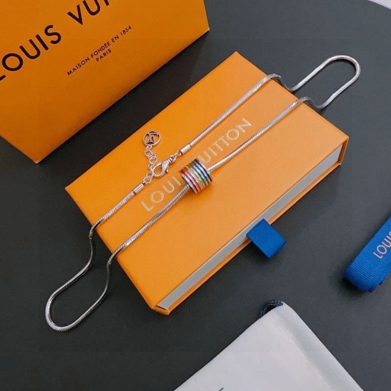 Bargain Louis Vuitton Necklaces