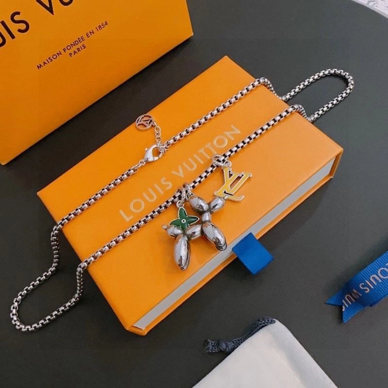 Top mirror Louis Vuitton Necklaces