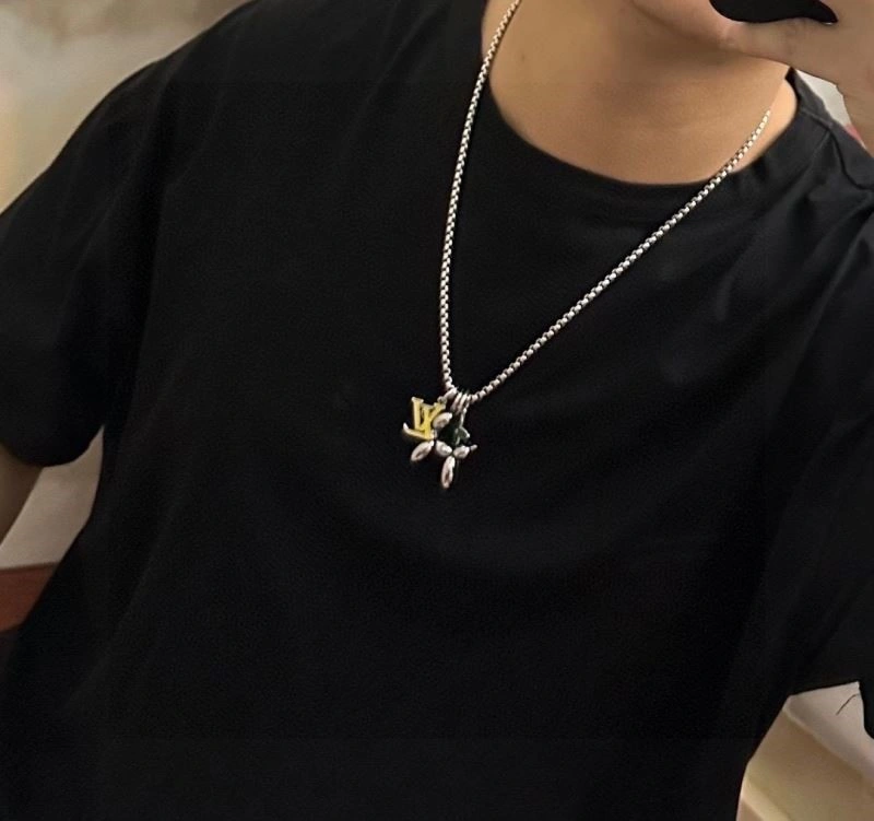 Top mirror Louis Vuitton Necklaces