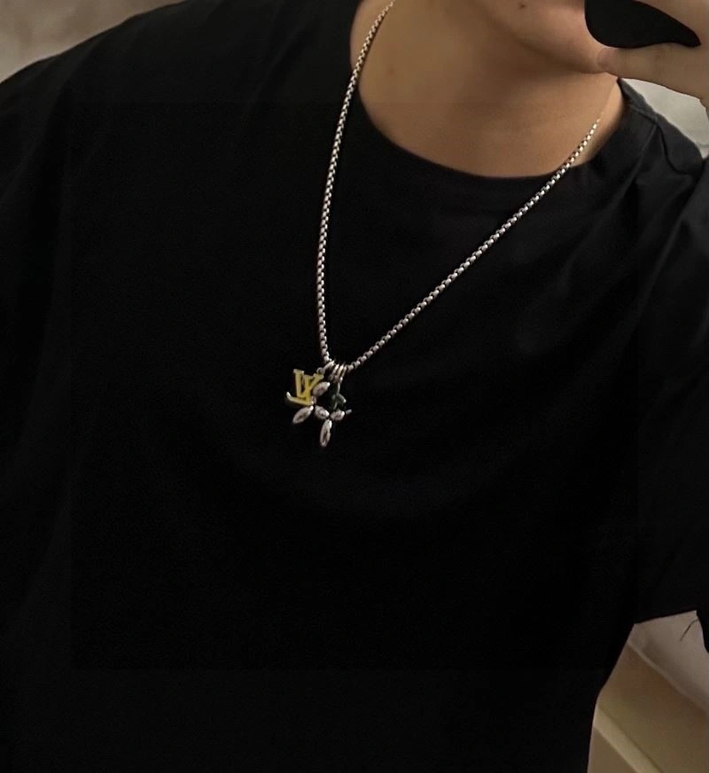Top mirror Louis Vuitton Necklaces