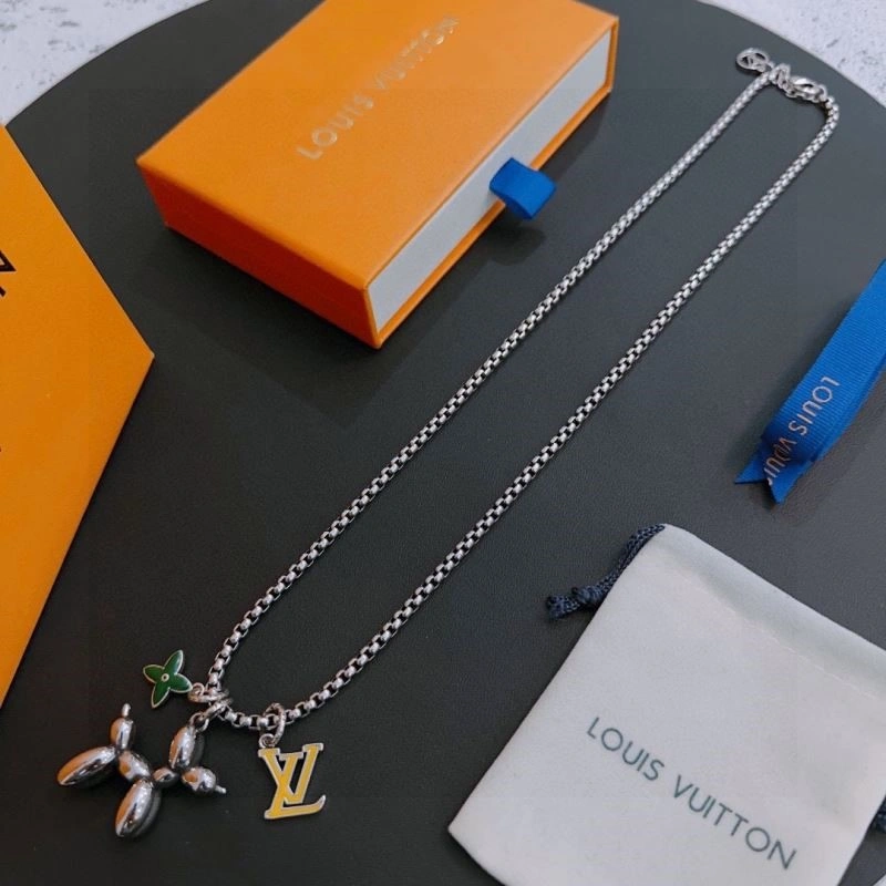 Top mirror Louis Vuitton Necklaces