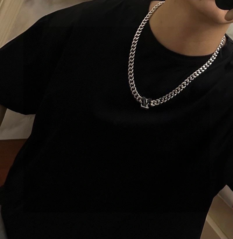 Indistinguishable Louis Vuitton Necklaces