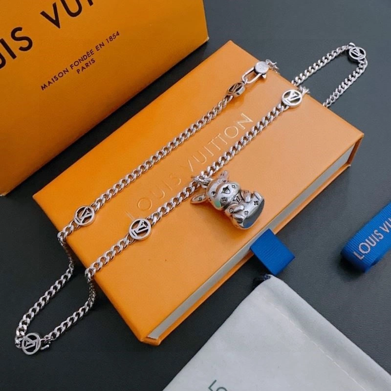 Discounted Louis Vuitton Necklaces