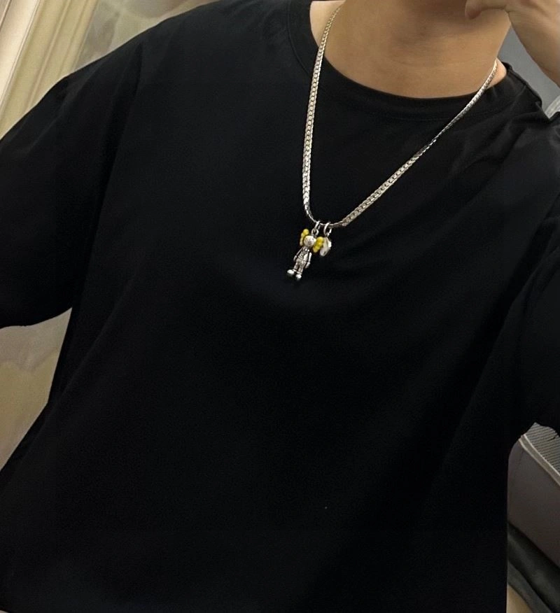 Indistinguishable Louis Vuitton Necklaces