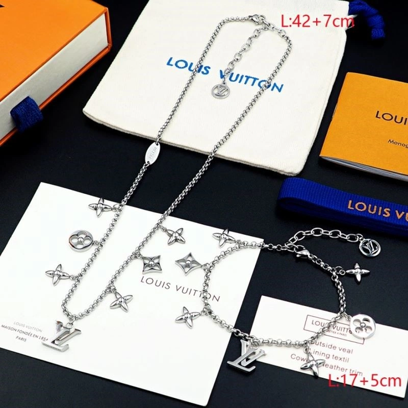Bargain Louis Vuitton Necklaces